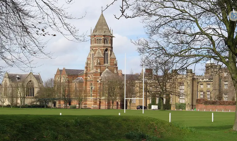 英国カミラ王妃の家族 父親母親の学歴？兄弟姉妹？